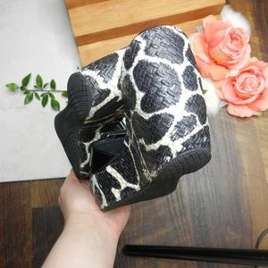 Stuart Weitzman | Shoes | Stuart Weitzman Clipper Giraffe Print Wedge ...